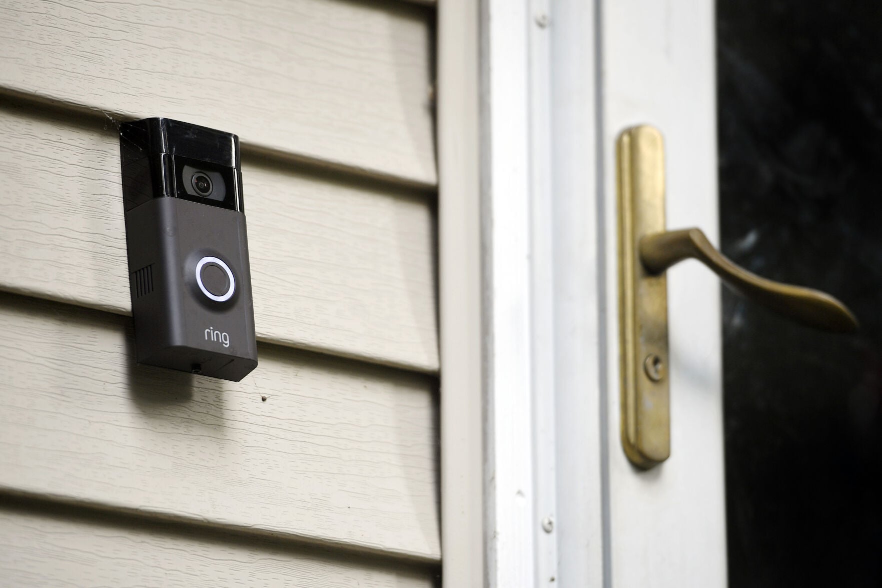 Teens terrorize Vancouver Island neighbourhood with 'door-kick ...