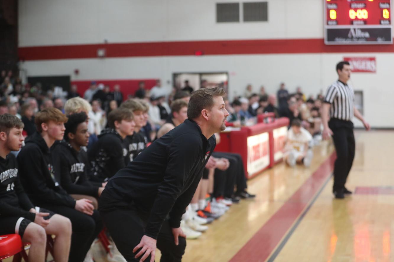 Cochrane-Fountain City boys basketball advances to state