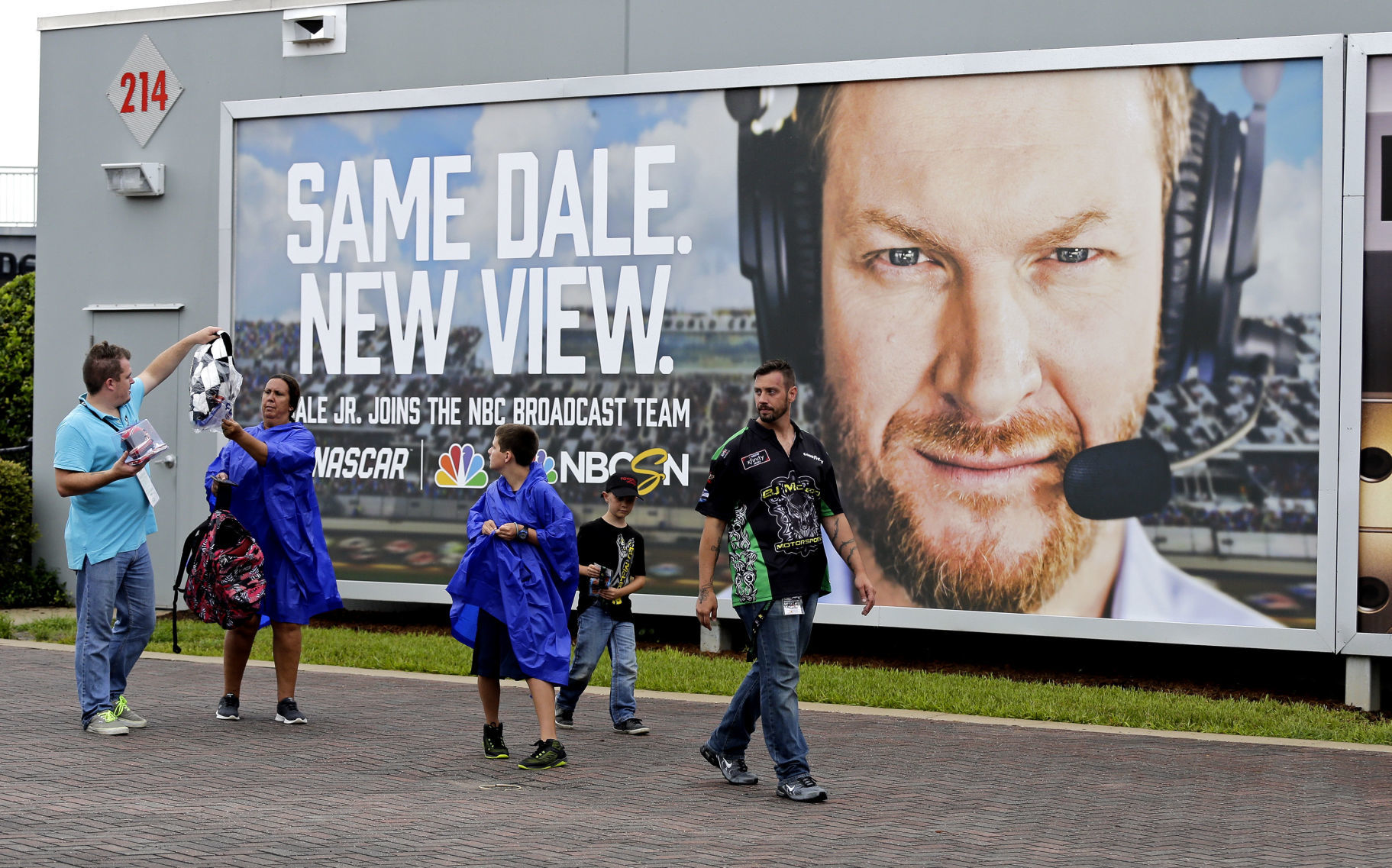 NASCAR commissioner Steve Phelps resigns