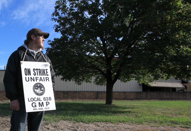 With no talks scheduled, Badger workers walk picket