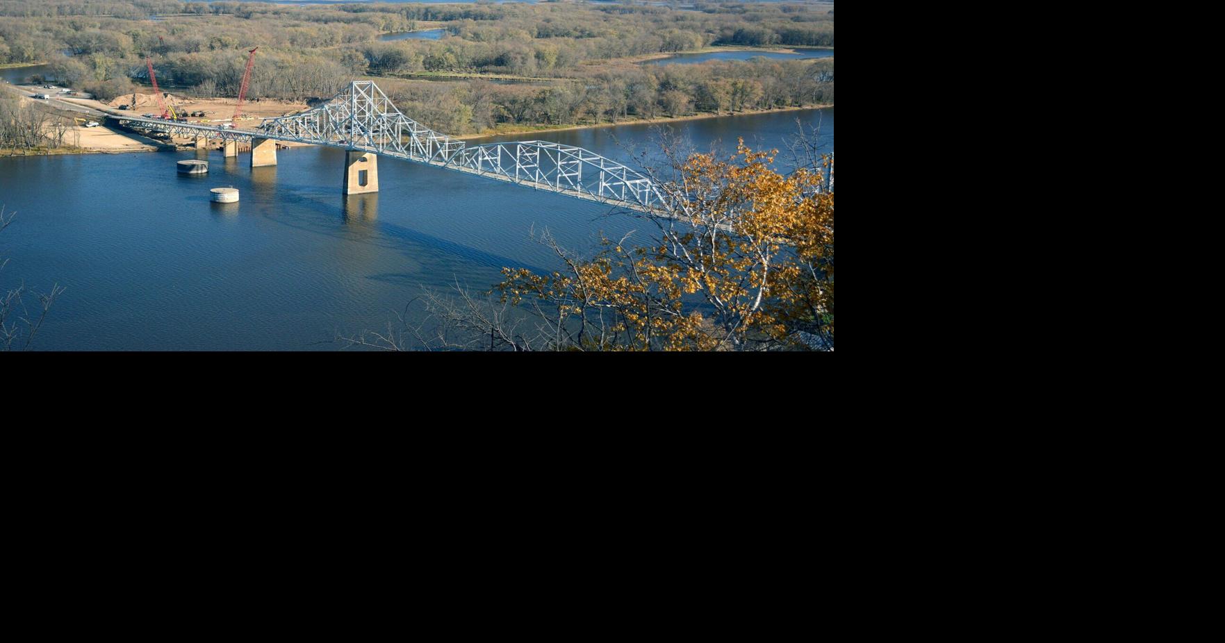 Black Hawk Bridge dropped into Mississippi River