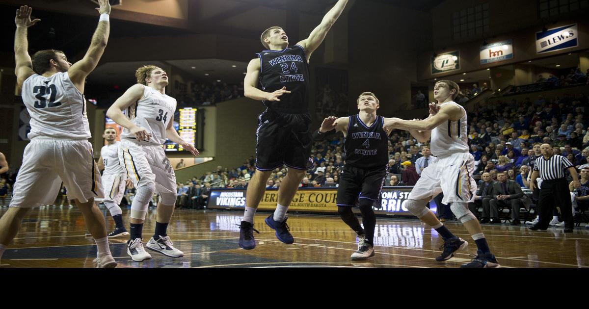 MAN IN THE MIDDLE: Kyle Bauman's back for Winona State men's basketball ...