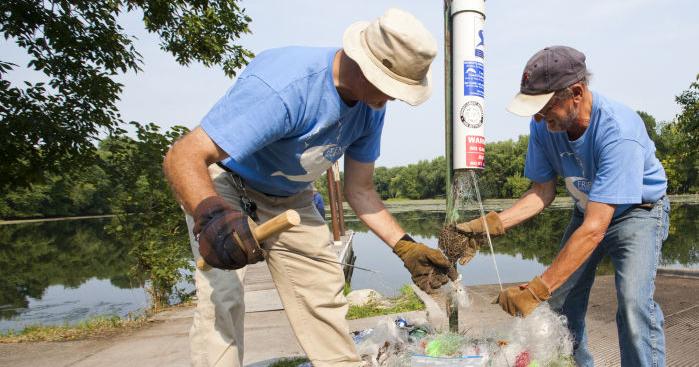 Volunteers expand fishing line recycling containers along Mississippi