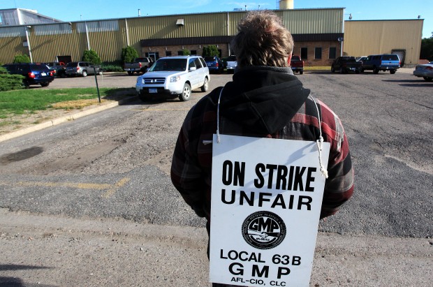 With no talks scheduled, Badger workers walk picket
