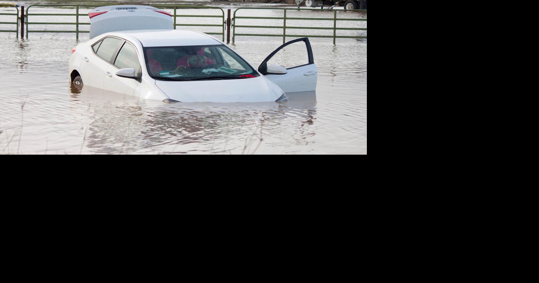 Cars float, residents clean up after flooding hits Winters, Yolo County ...