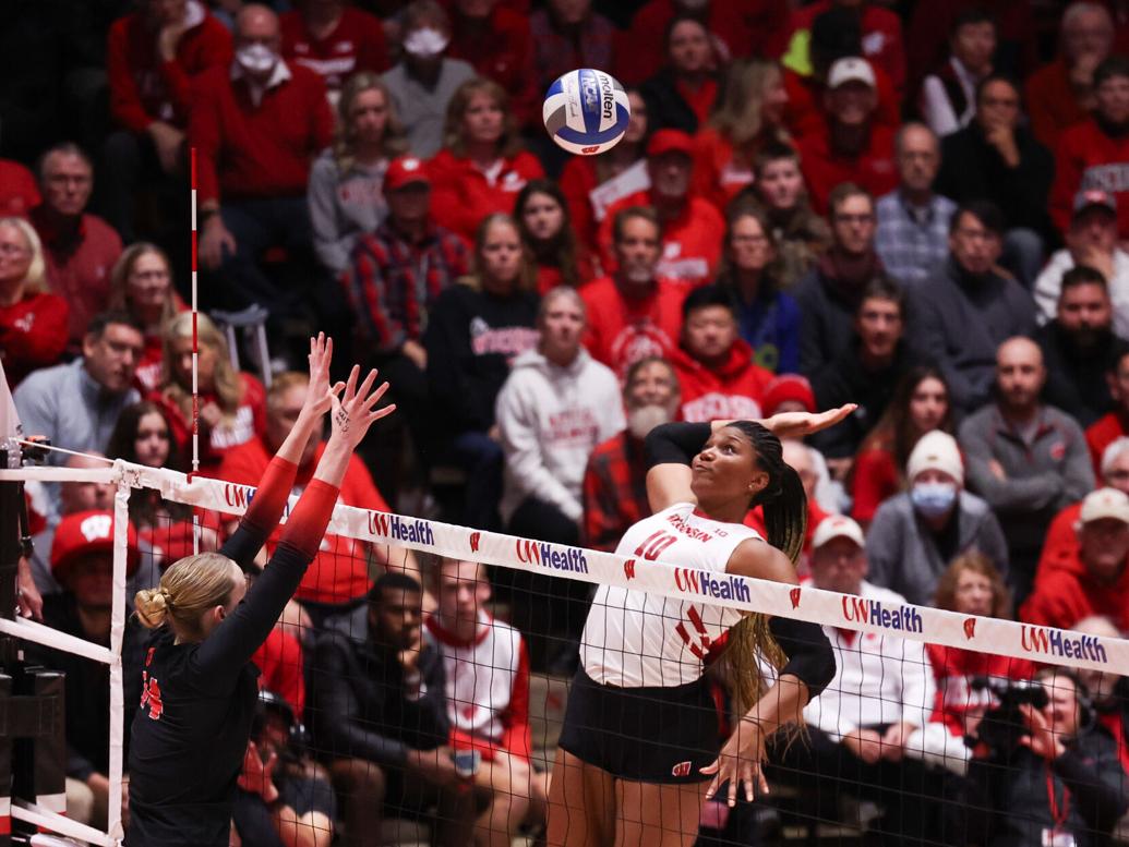 Wisconsin volleyball score vs. Ohio State | Julia Orzol star