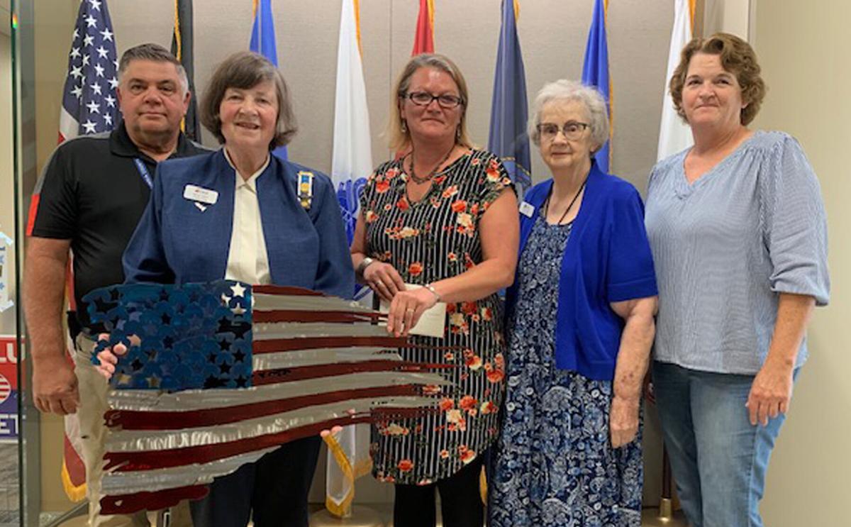 DAR donates $1K to veterans