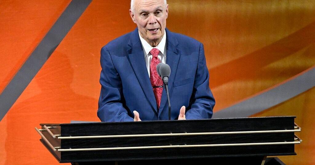 Polzin: Bo Ryan dishes assists in Naismith induction speech