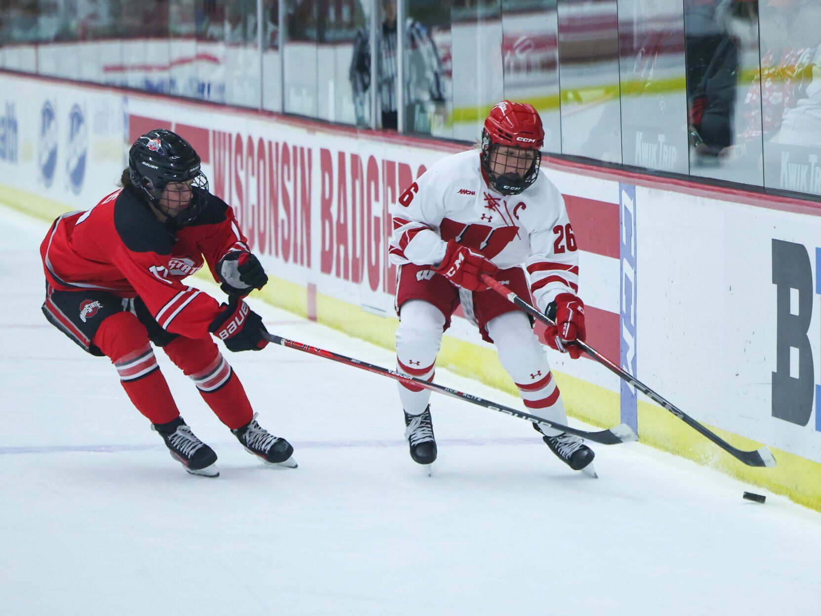 Wisconsin women's hockey finishes sweep at Minnesota Duluth