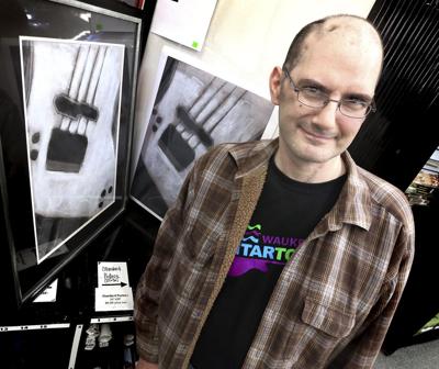 Ambidextrous Wisconsin artist overcomes paralysis
