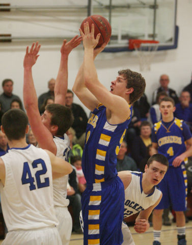 Trailways-North boys hoops: Rockets fend off Crusaders