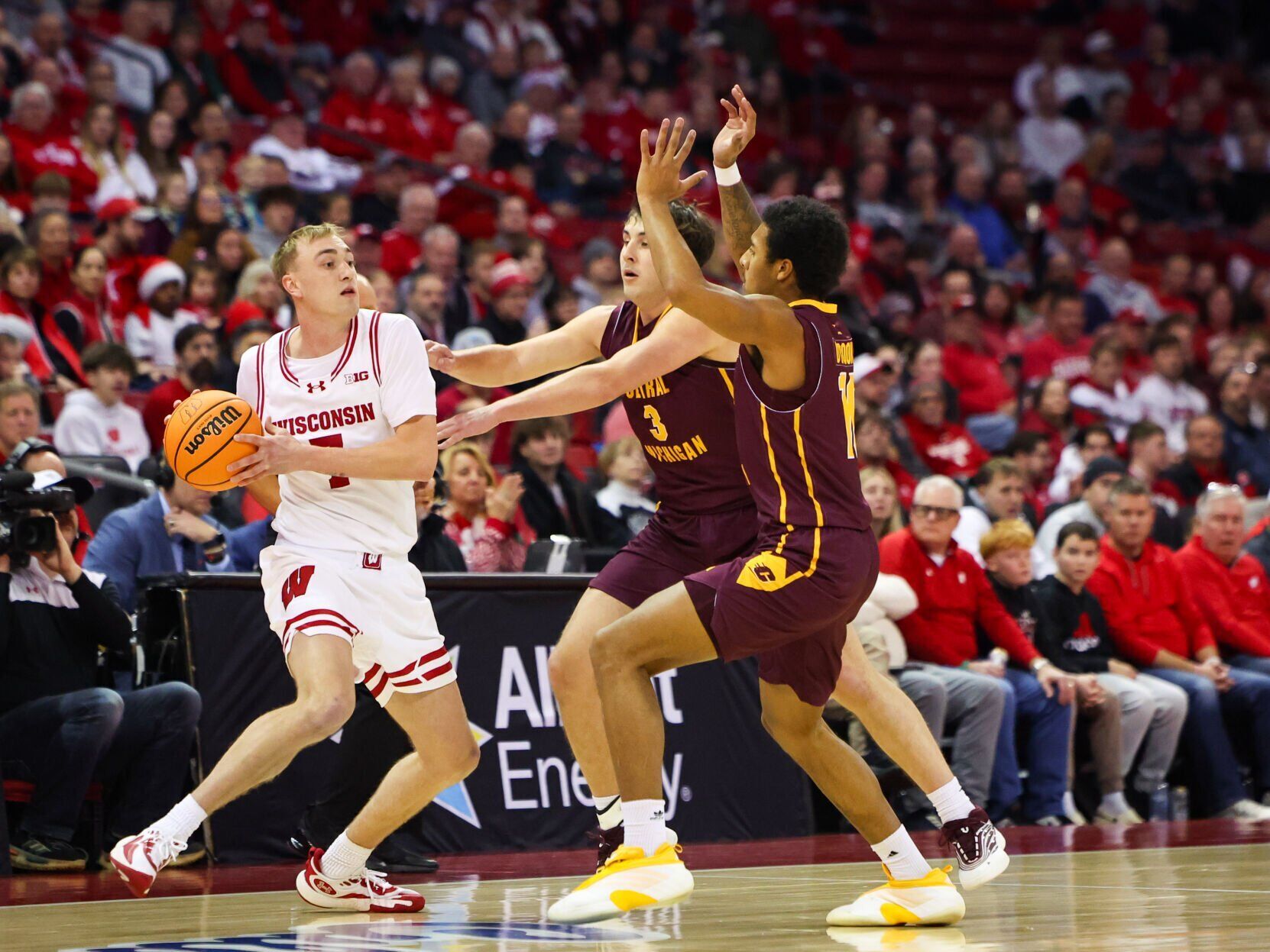 Photos: Wisconsin men's basketball hosts Central Michigan at Kohl Center
