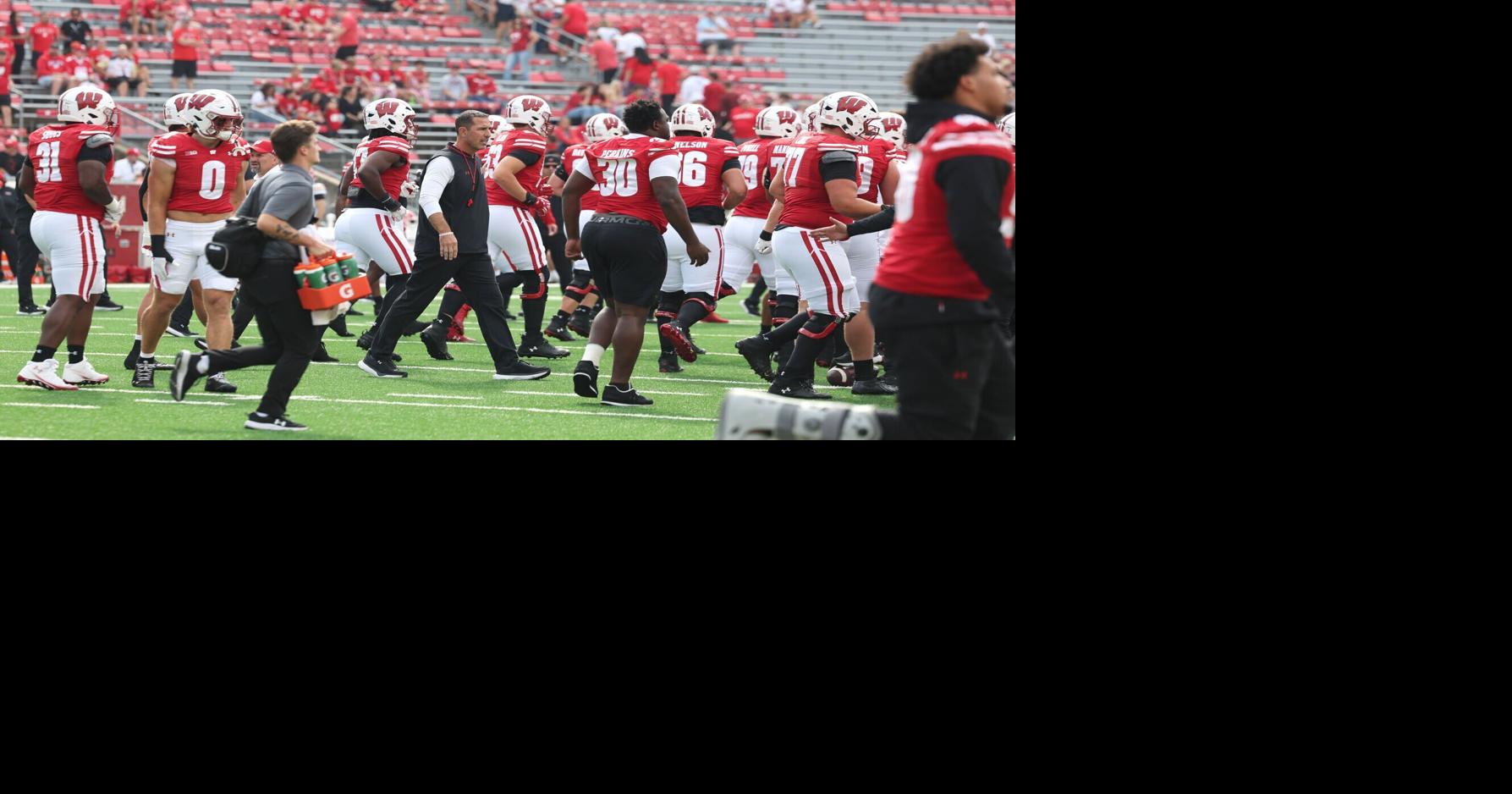 Fans boo Wisconsin football off field at halftime