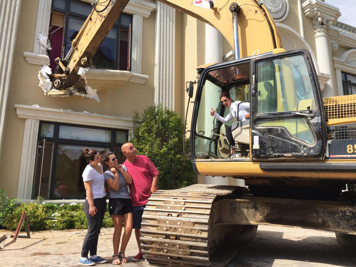 Demolition begun on Laskaris home on Lake Delton | Regional news ...