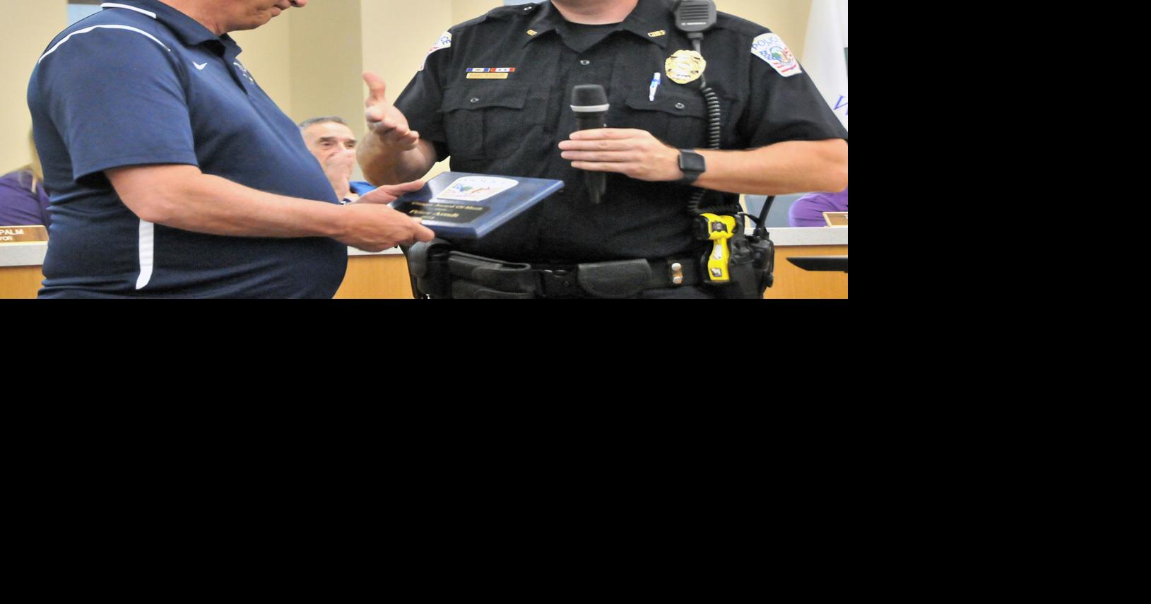 Baraboo police honor citizen heroes