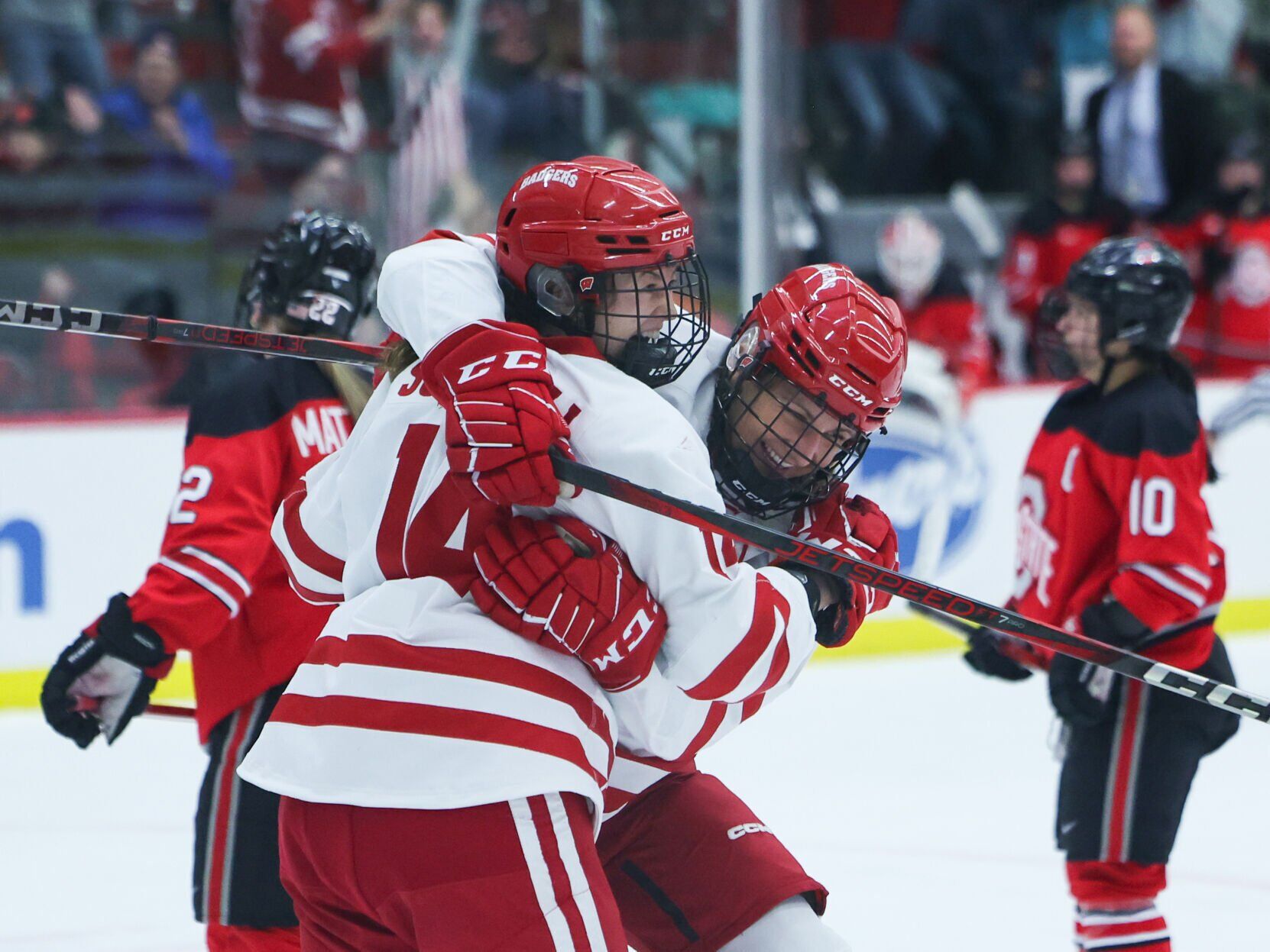 Wisconsin women's hockey finishes sweep at Minnesota Duluth