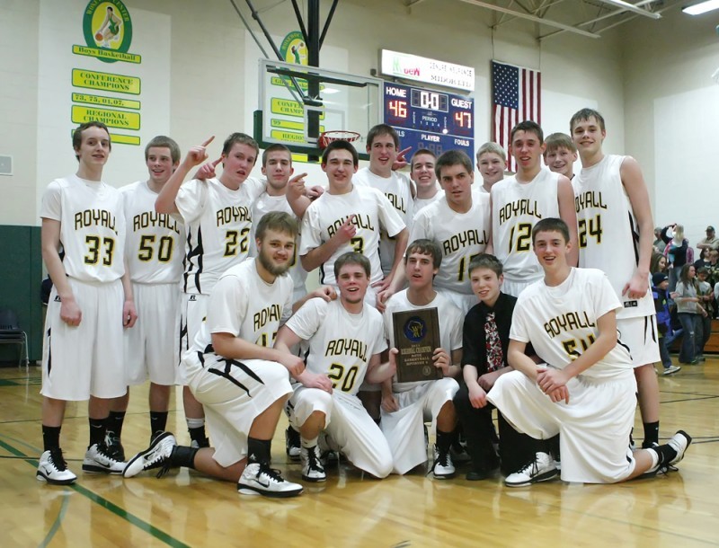 Panthers stun Hillsboro win second straight WIAA Regional title