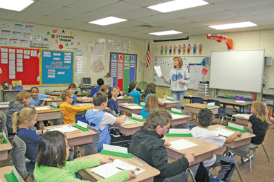 Fourth-graders learn usefulness of newspapers in classroom