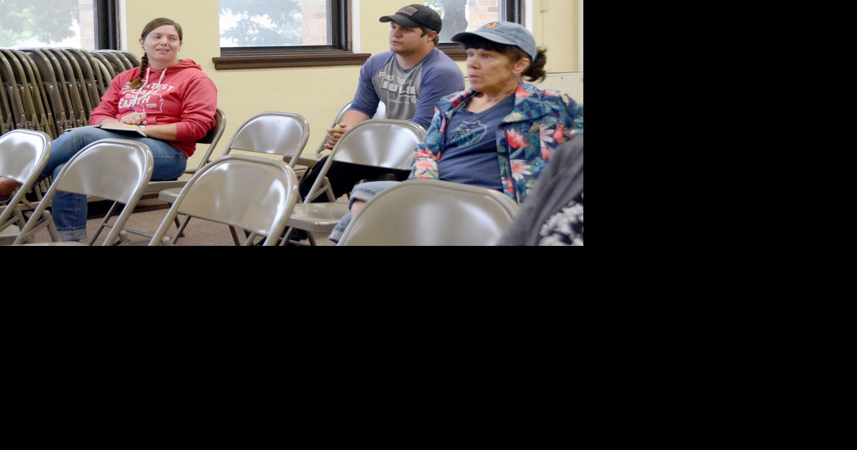 Parks commission looks at small projects to improve Baraboo public pool