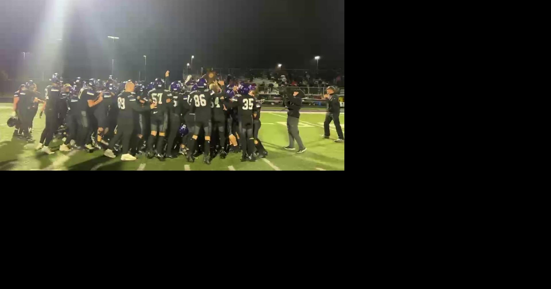 Waunakee football celebrates its state quarterfinal win over De Pere
