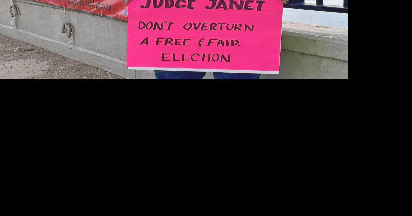 Indivisible Sauk Prairie hosts demonstration rally