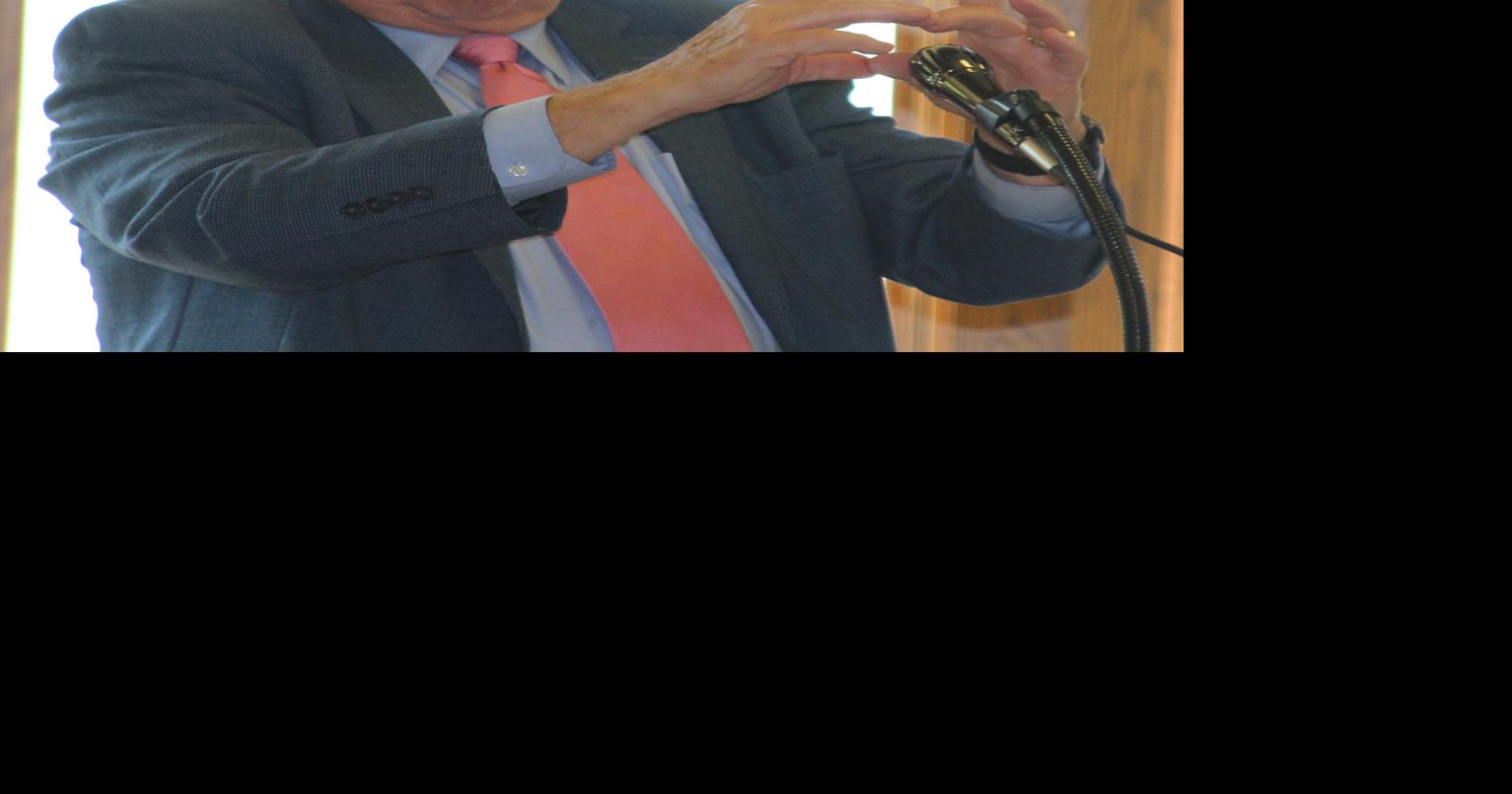 Thompson returns for Elroy sign dedication