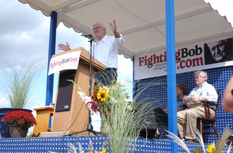 Fighting Bob Fest draws thousands to Baraboo
