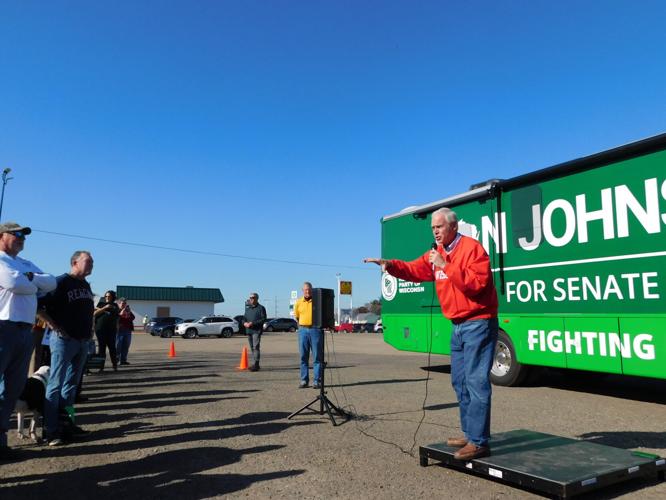 Ron Johnson gives stump speech in Mauston