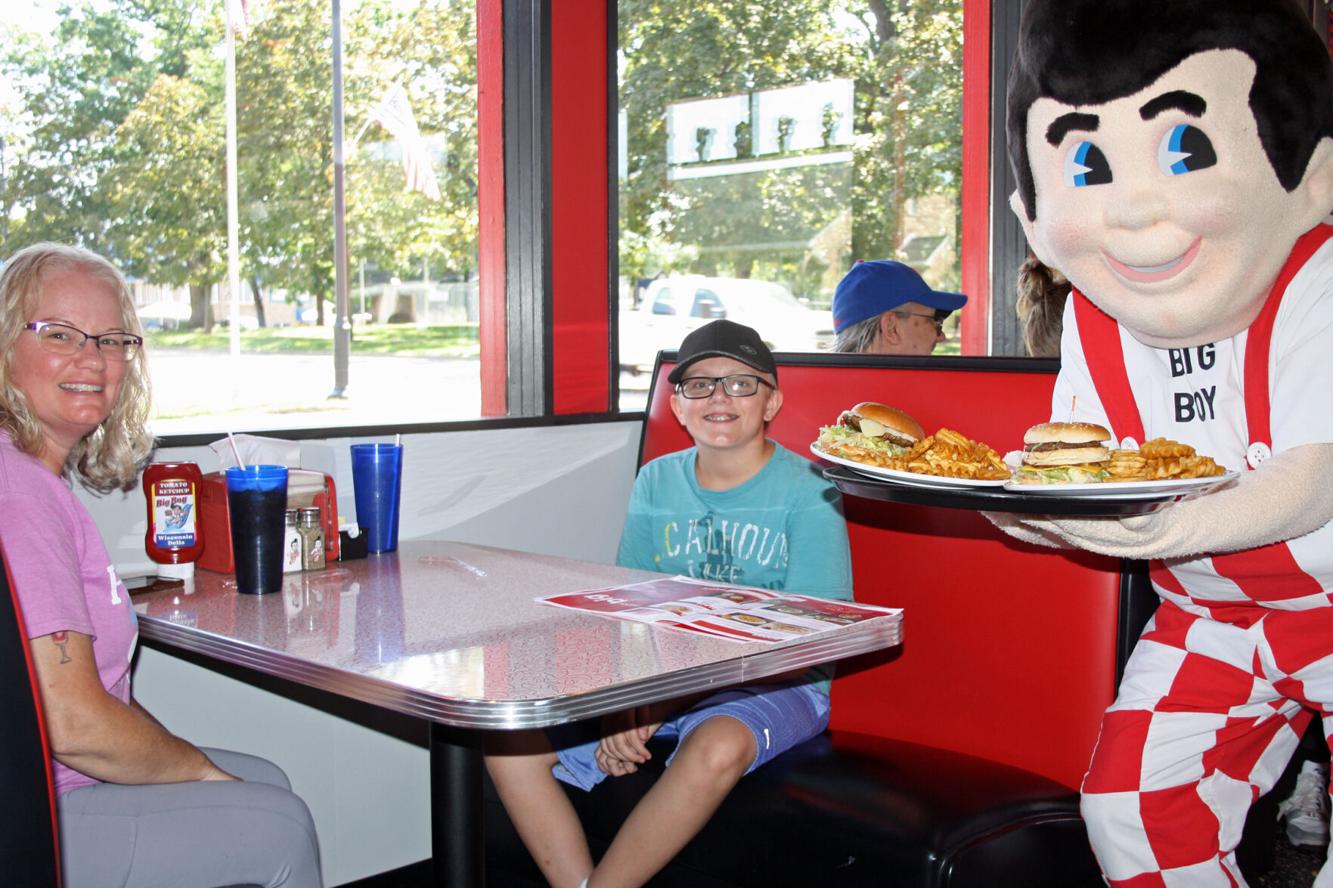 Big Boy brings burger history to Wisconsin Dells