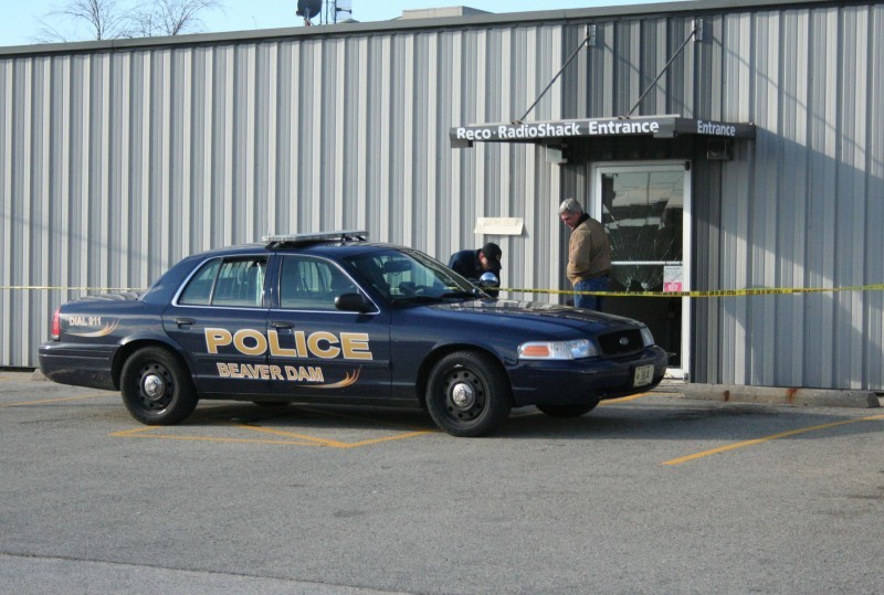 Police search for Radio Shack burglar