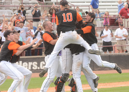 WIAA STATE BASEBALL: Portage Warriors are golden again