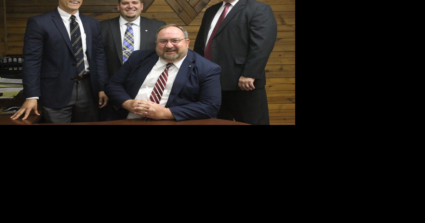 Steck retires after 30 years as financial adviser