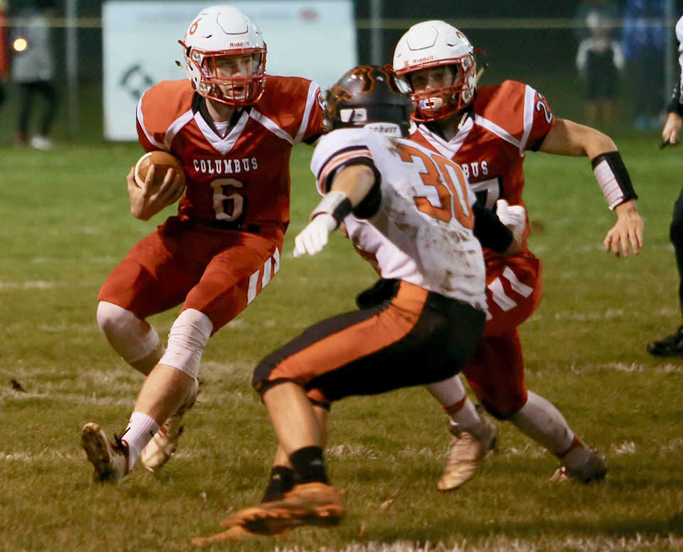 FOOTBALL: Columbus uses late scoring flurry to put away Poynette, punch ...