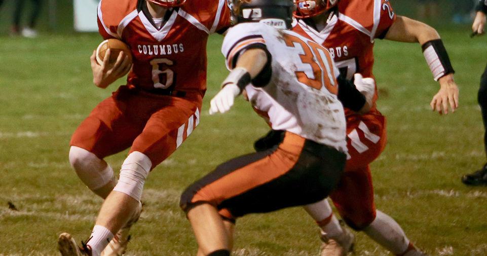FOOTBALL: Columbus uses late scoring flurry to put away Poynette, punch ...
