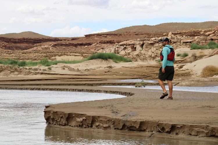 Lake Powell drops to a new record low as feds scramble to prop it up ...