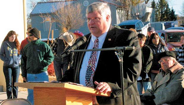 Honoring a hero - Veterans’ memorial dedication well attended | Premium ...