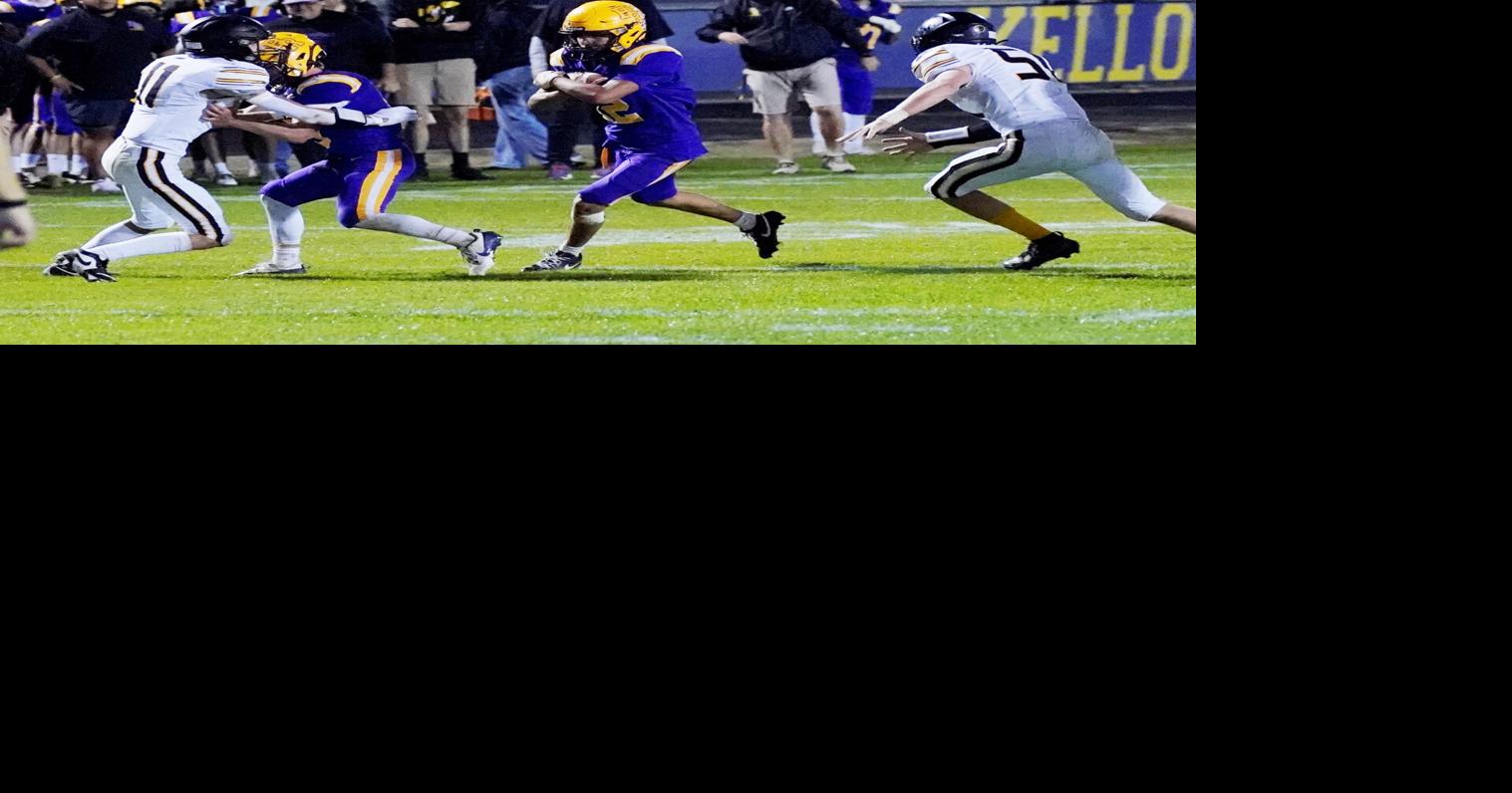 Blue Ridge Yellowjackets swarm Round Valley Elks in homecoming football ...