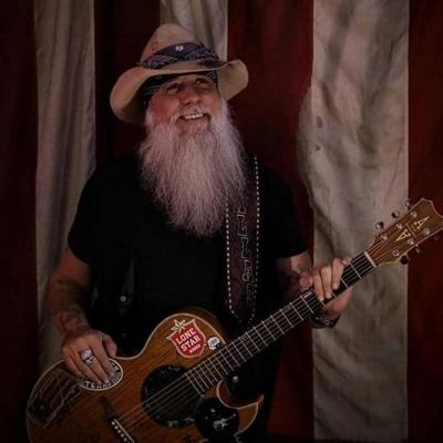 Recording artist Dallas Moore at Spur Bar | | wmicentral.com