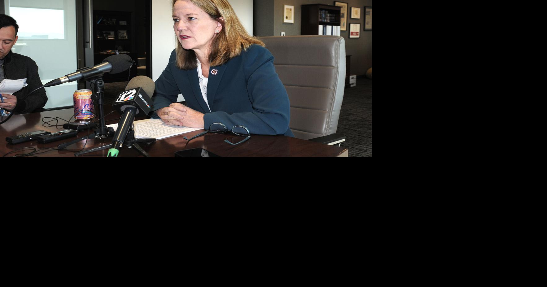Mayes drops charges against "fake electors" for now | News | wmicentral.com
