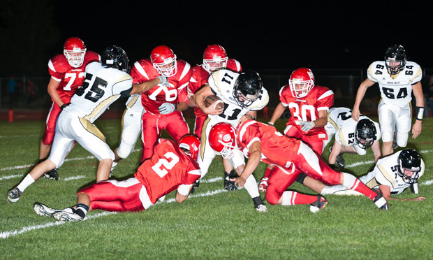 Defense keys Redskins' 18-8 win over rival Elks - A photo gallery ...