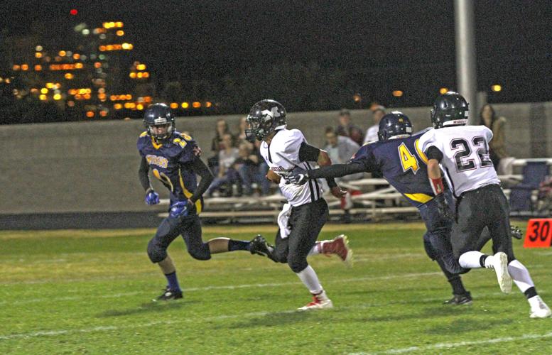 Division 1A football playoffs: Fields leads Wildcats past Mustangs in ...