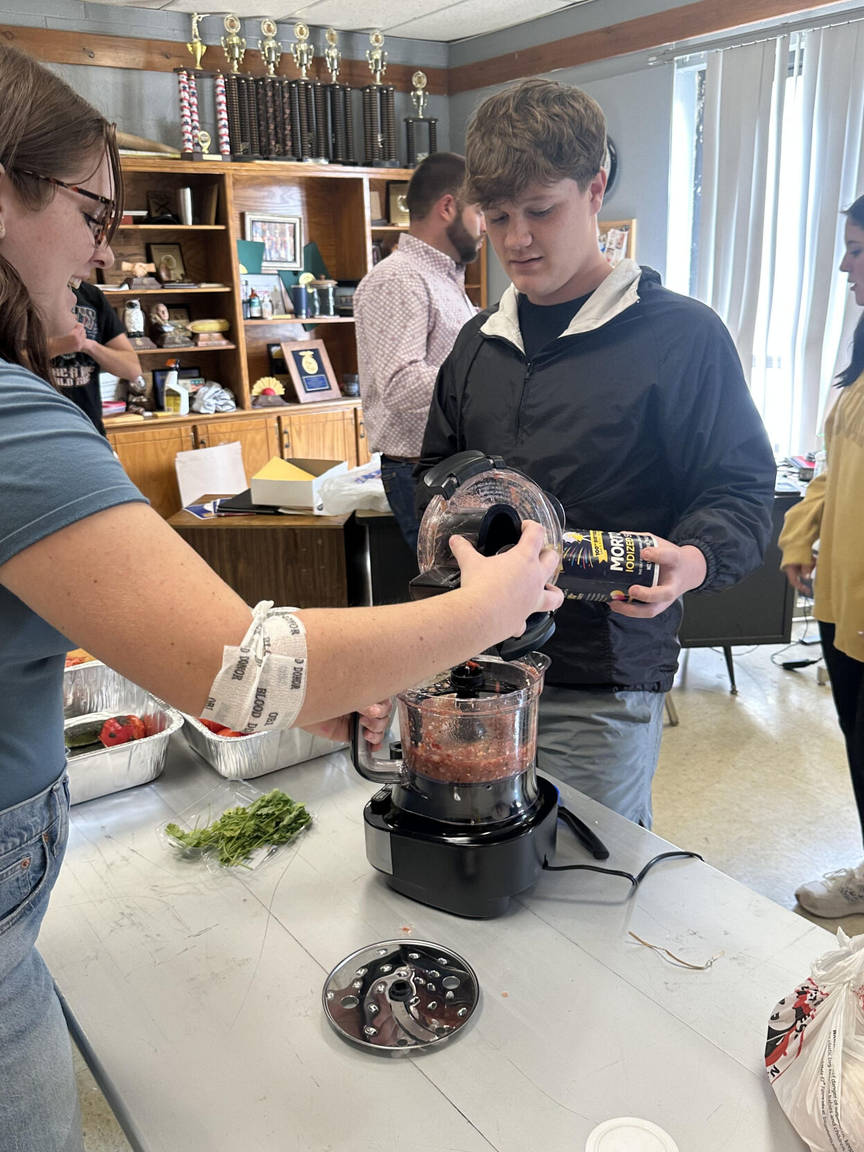 Woodward Ag students make salsa | Local News | woodwardnews.net
