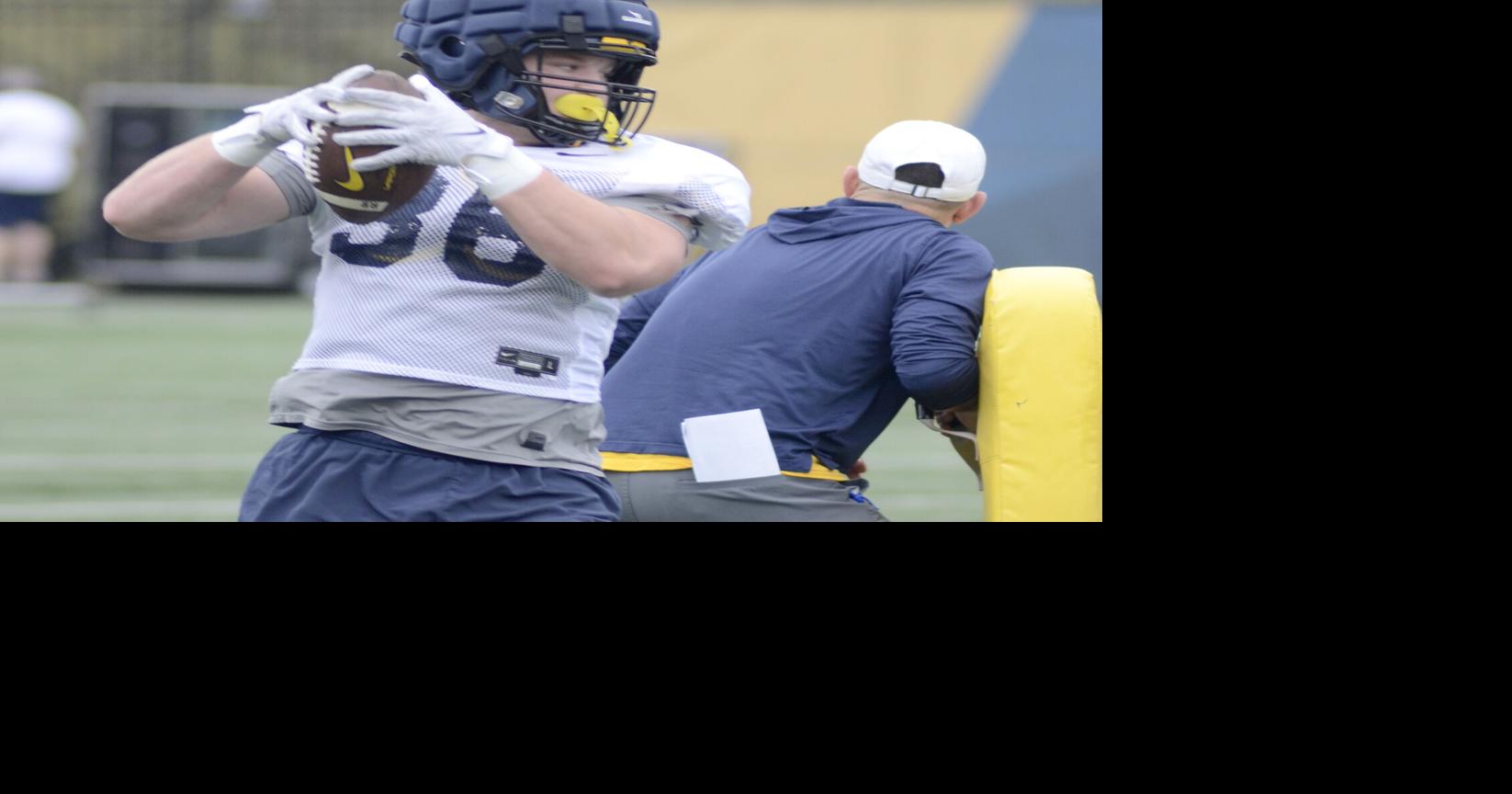WVU football 0417 Noah Braham catch front | West Virginia University ...
