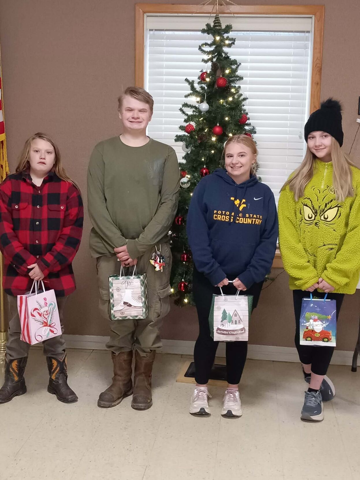 Stone Run 4-H Spreads Holiday Cheer to Local Seniors | News | wvnews.com