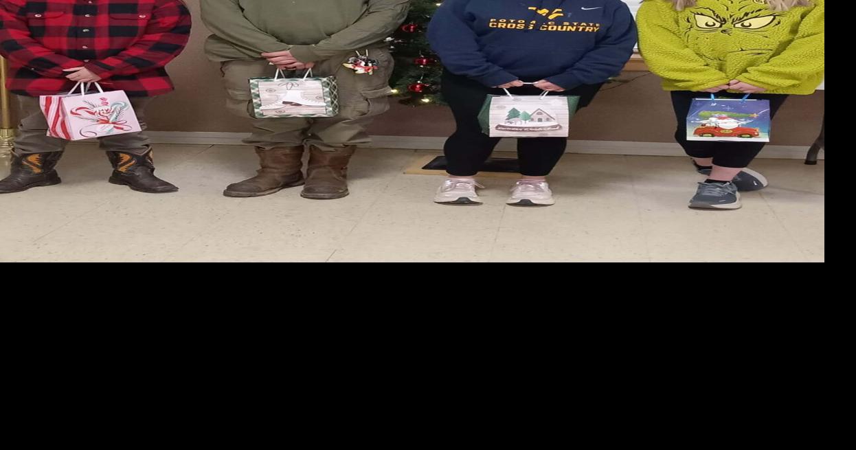 Stone Run 4-H Spreads Holiday Cheer to Local Seniors | News | wvnews.com