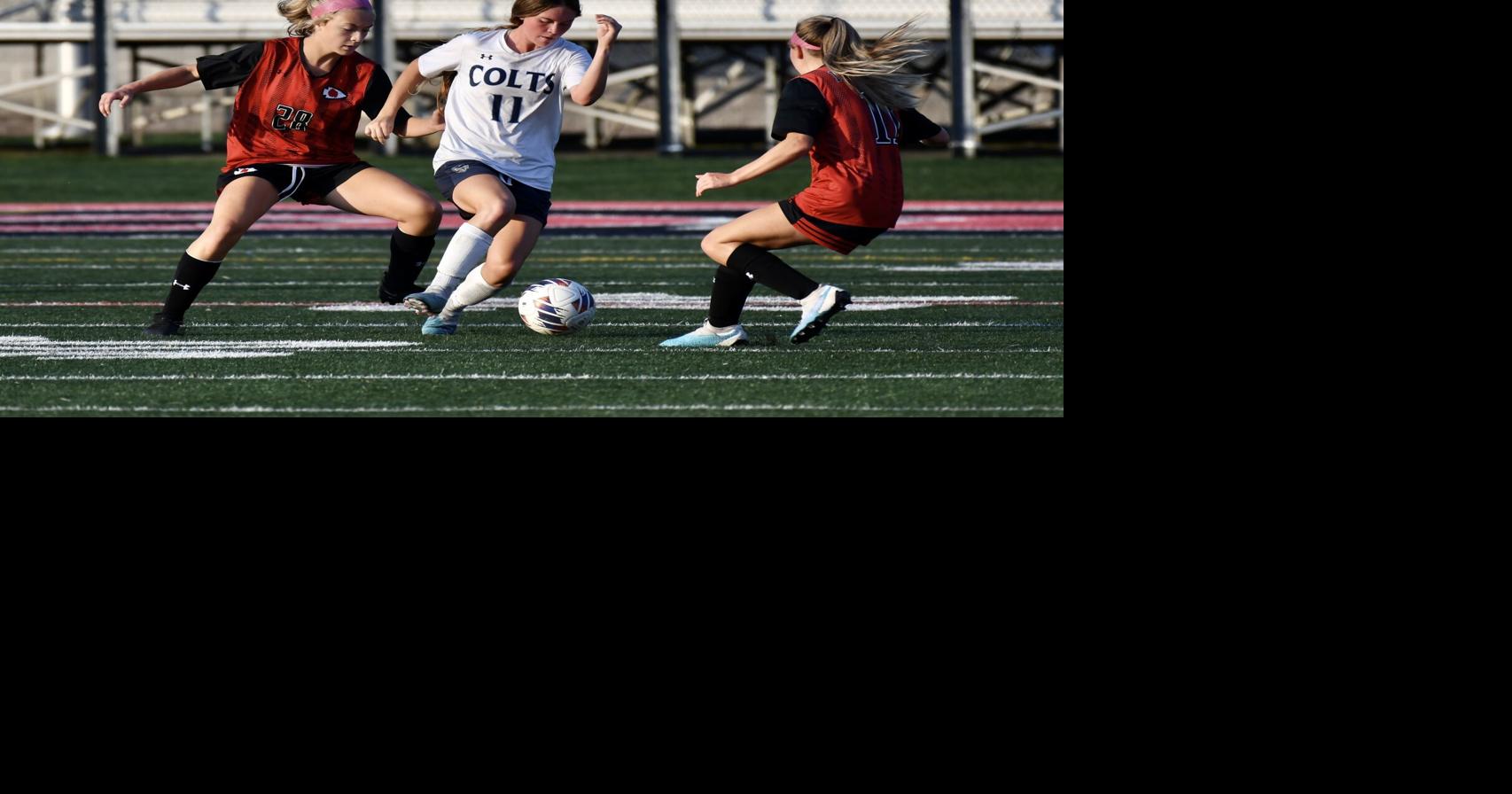 Arrington Sparks and Ava Hollen each snare two, but Colts edge ...