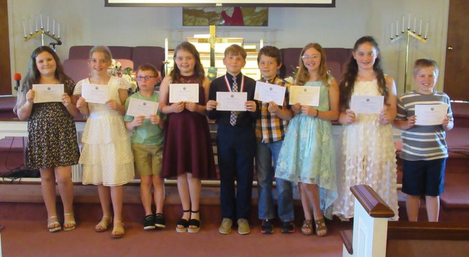 Retired principal returns to honor outgoing Fountain fourth graders ...