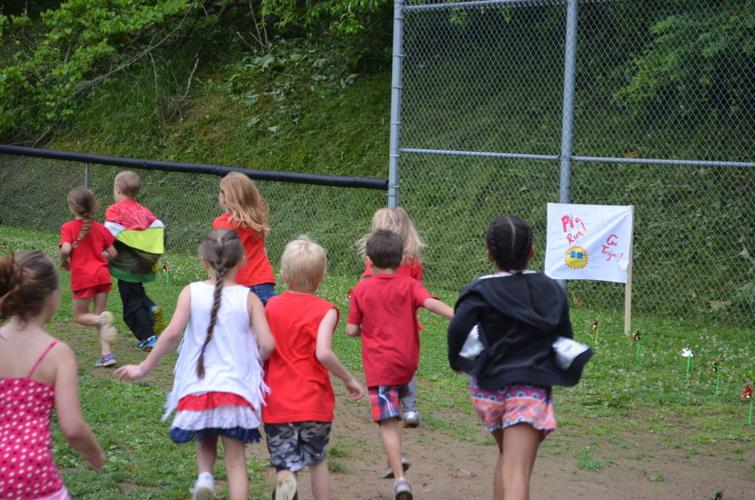 North View Elementary students run for a "piece of the pie" | Local ...
