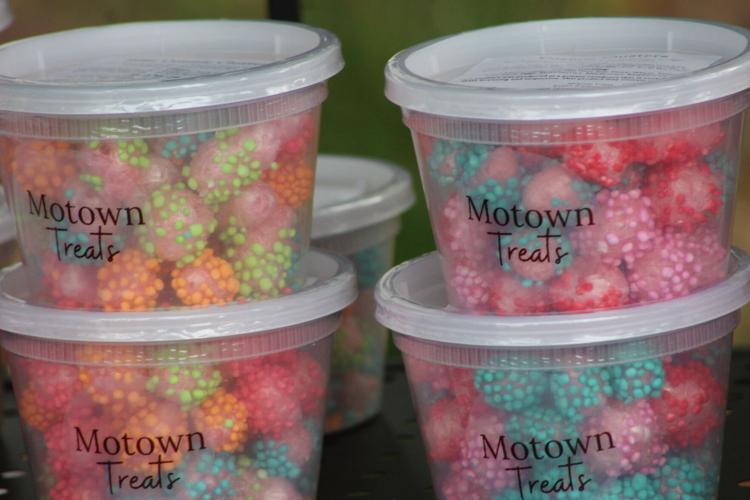 Freshmen pack farmers market at West Virginia University | Harrison ...