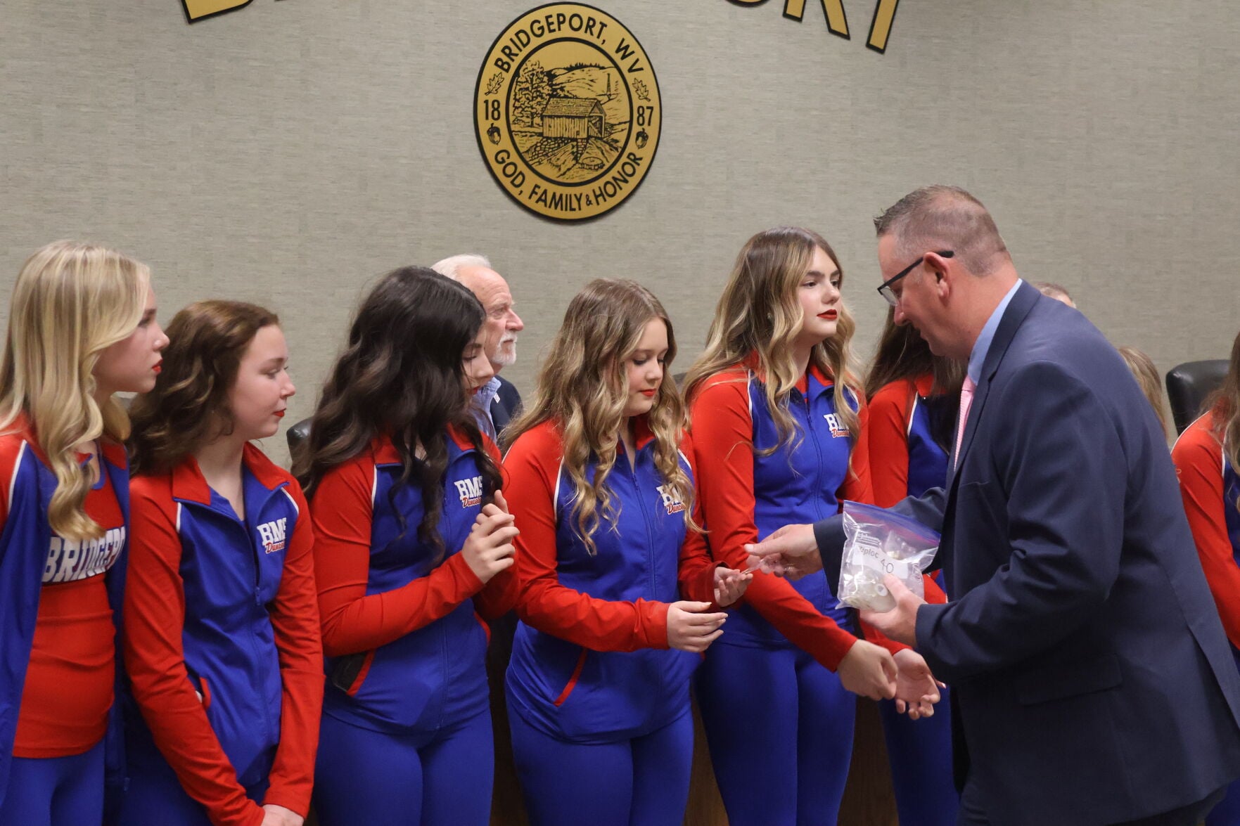 Shuttleworth hands pins to BMS dance | | wvnews.com